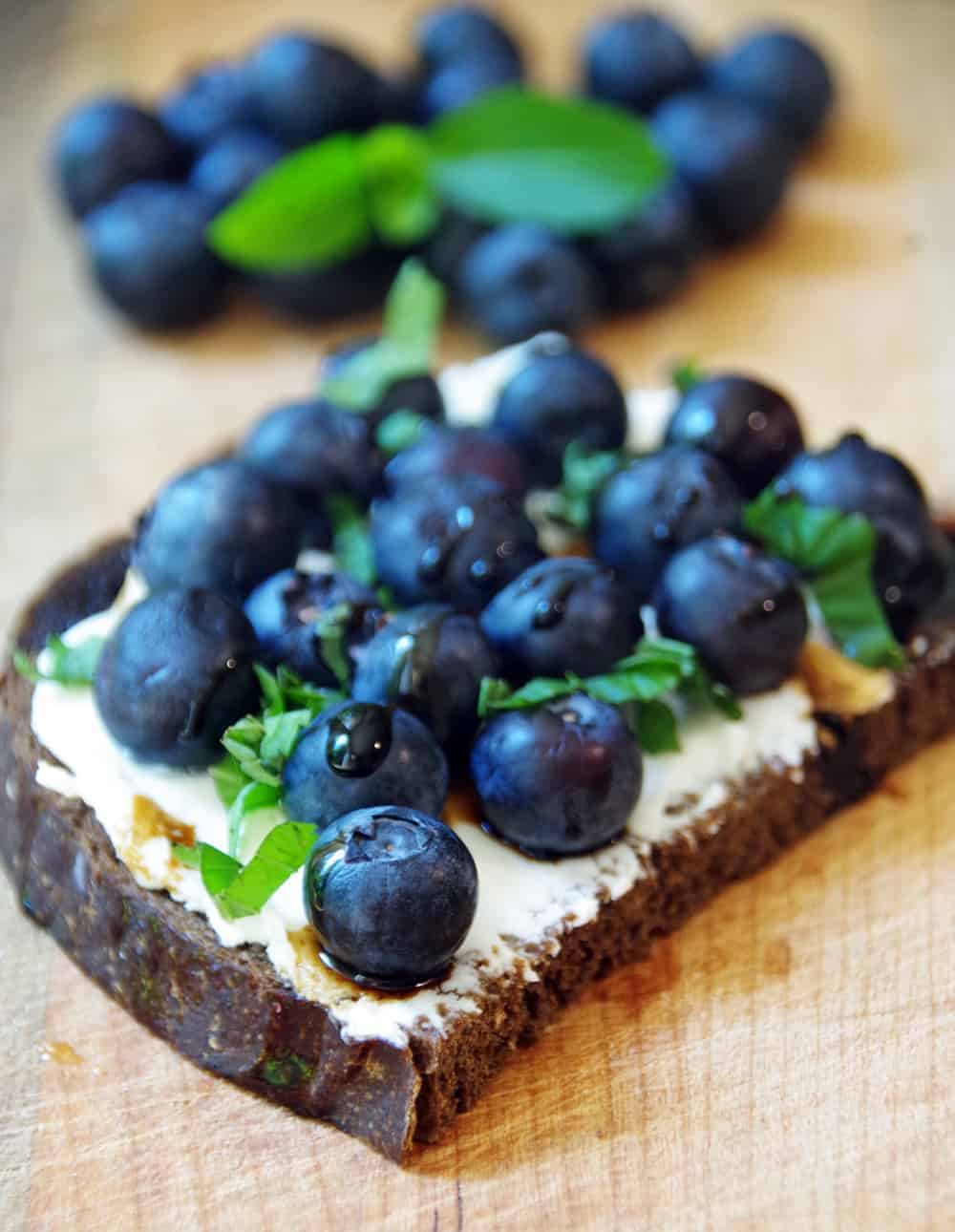 Easy Goat Cheese Toasts Appetizer Recipe - Turning the Clock Back